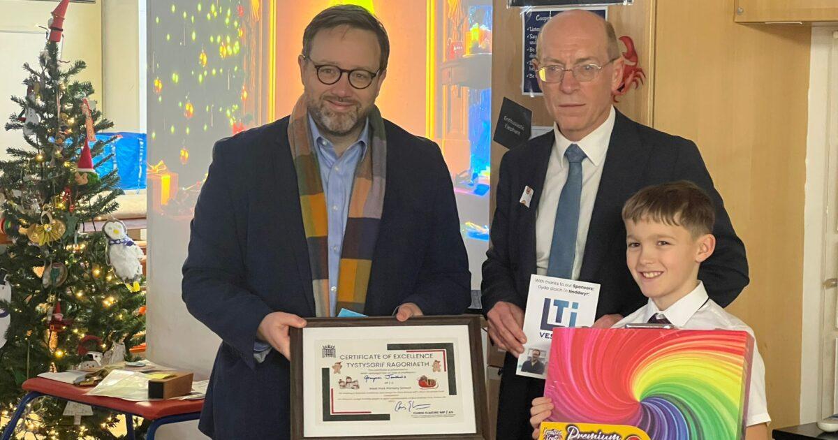 Chris Elmore MP visits West Park Primary to award Christmas card ...